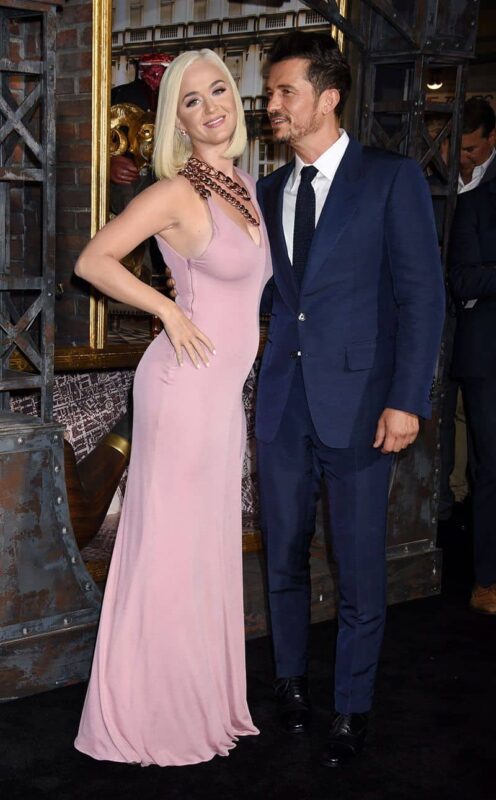 Katy Perry Sigue Avivando Rumores De Embarazo Con Este Look Turquesa News